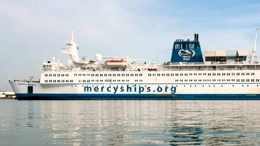 MISIONEROS de Mercy Ships: AMOR y FE en Acción