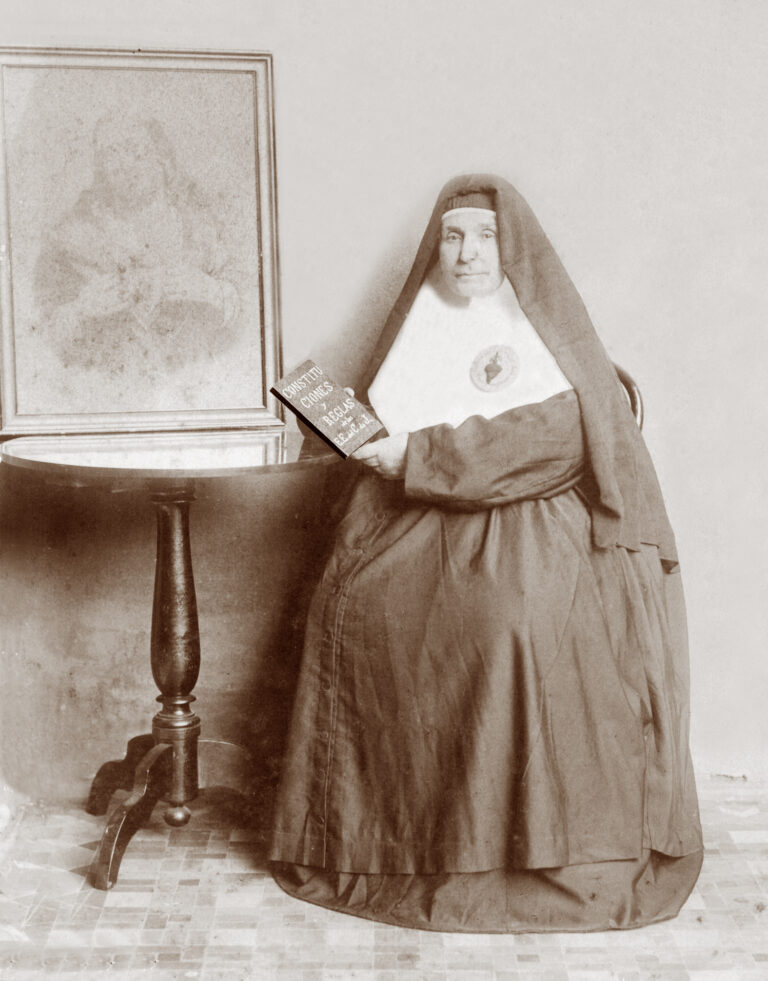 SOR LAURA MONTOYA: Vida y LEGADO de una Santa
